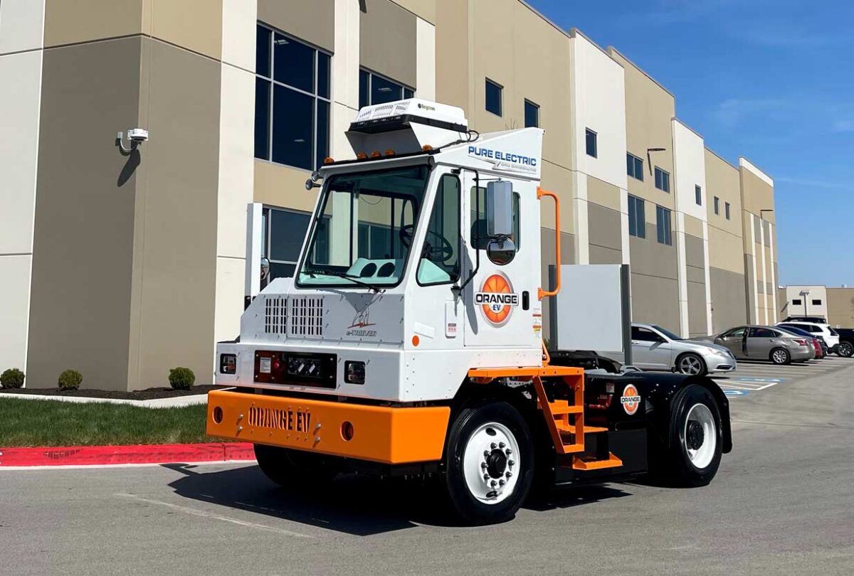 e-TRIEVER | Orange EV Class 8 Yard Truck