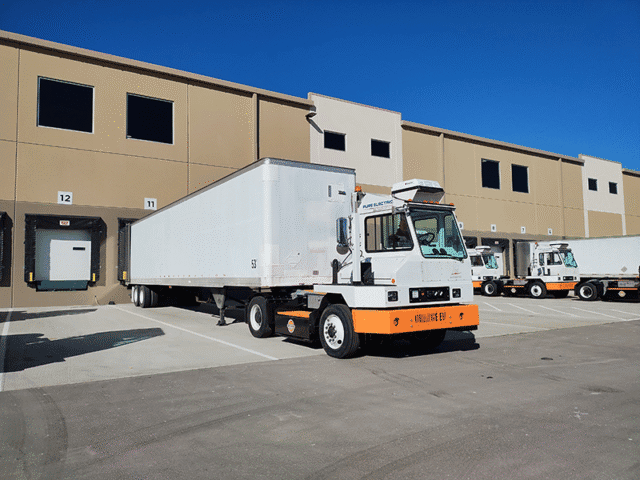 e-TRIEVER | Orange EV Class 8 Yard Truck